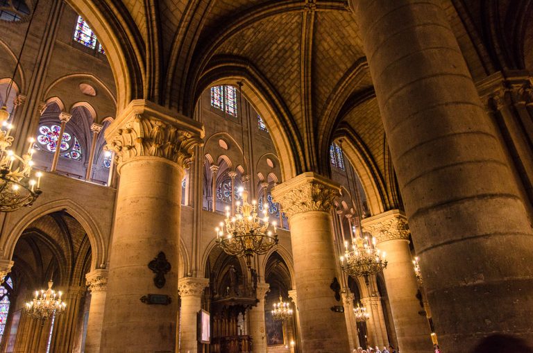 Tour of Notre Dame (1) - Interior • Streets of Nuremberg